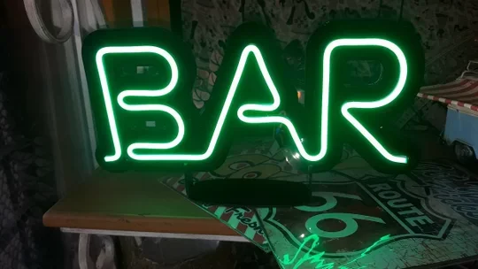 NEON BAR VERDE | Super Vintage
