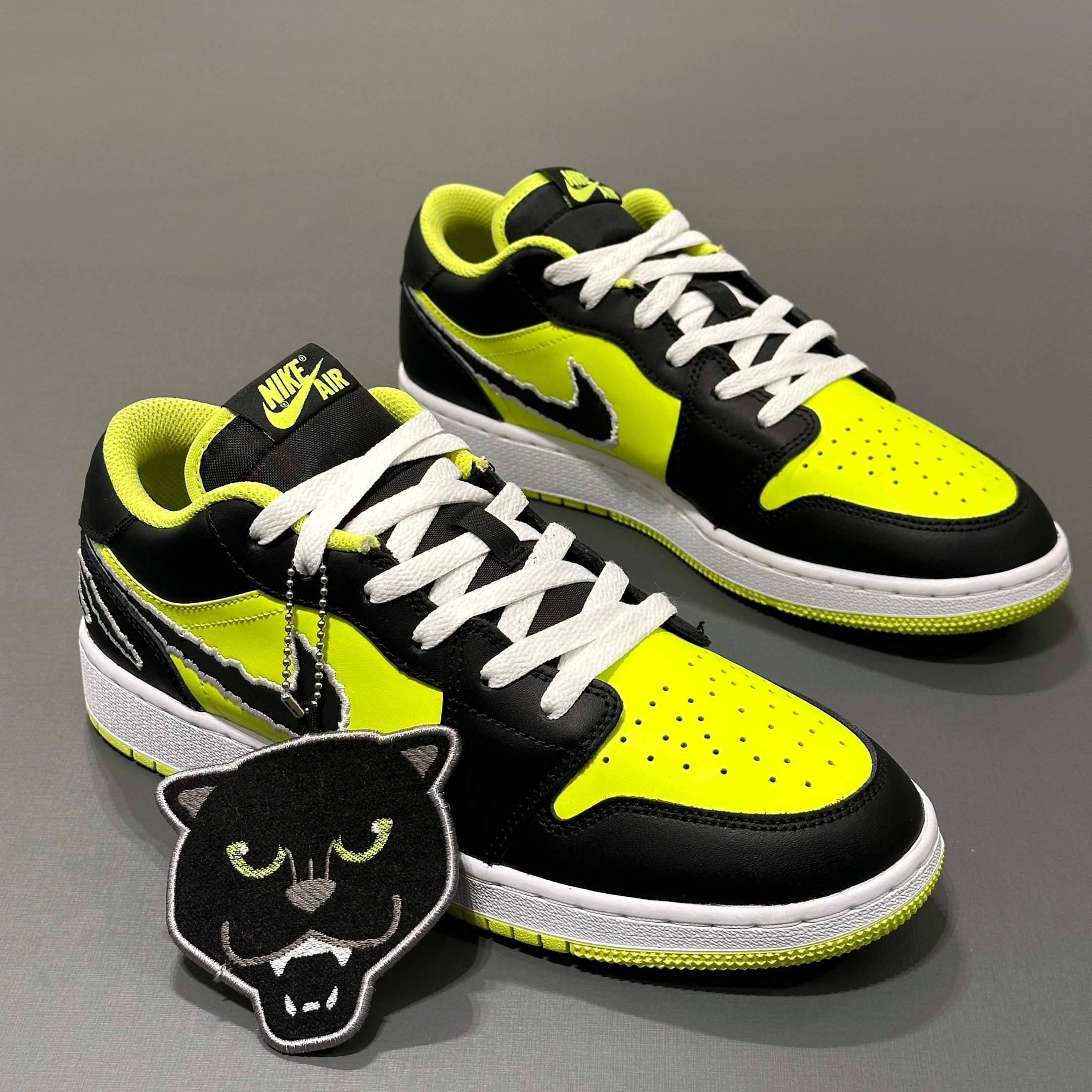 TENIS NIKE AIR JORDAN 1 LOW BLACK CAT | FONTE DAS MARCAS