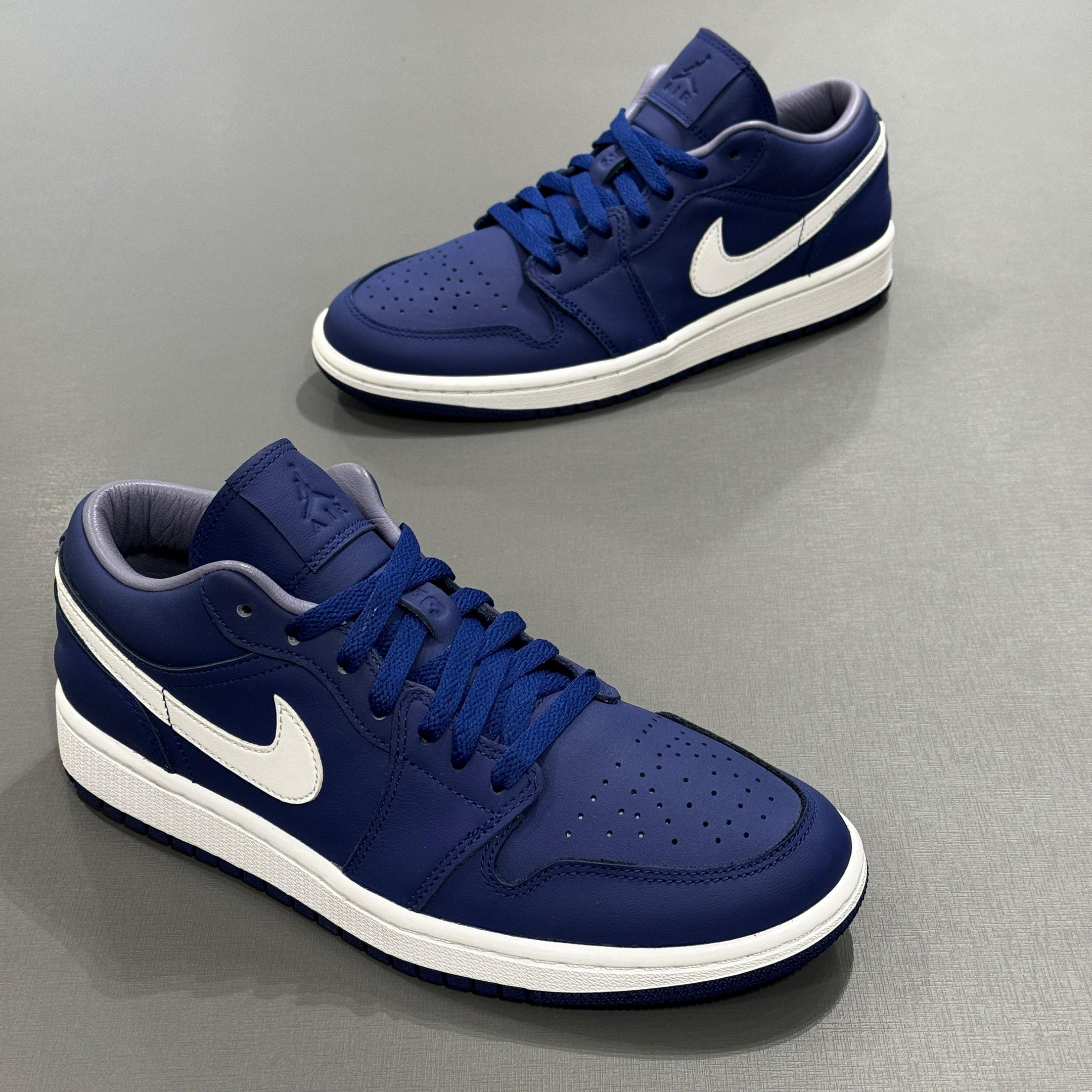 TENIS NIKE AIR JORDAN 1 LOW SE DEEEP ROYAL BLUE | FONTE DAS MARCAS